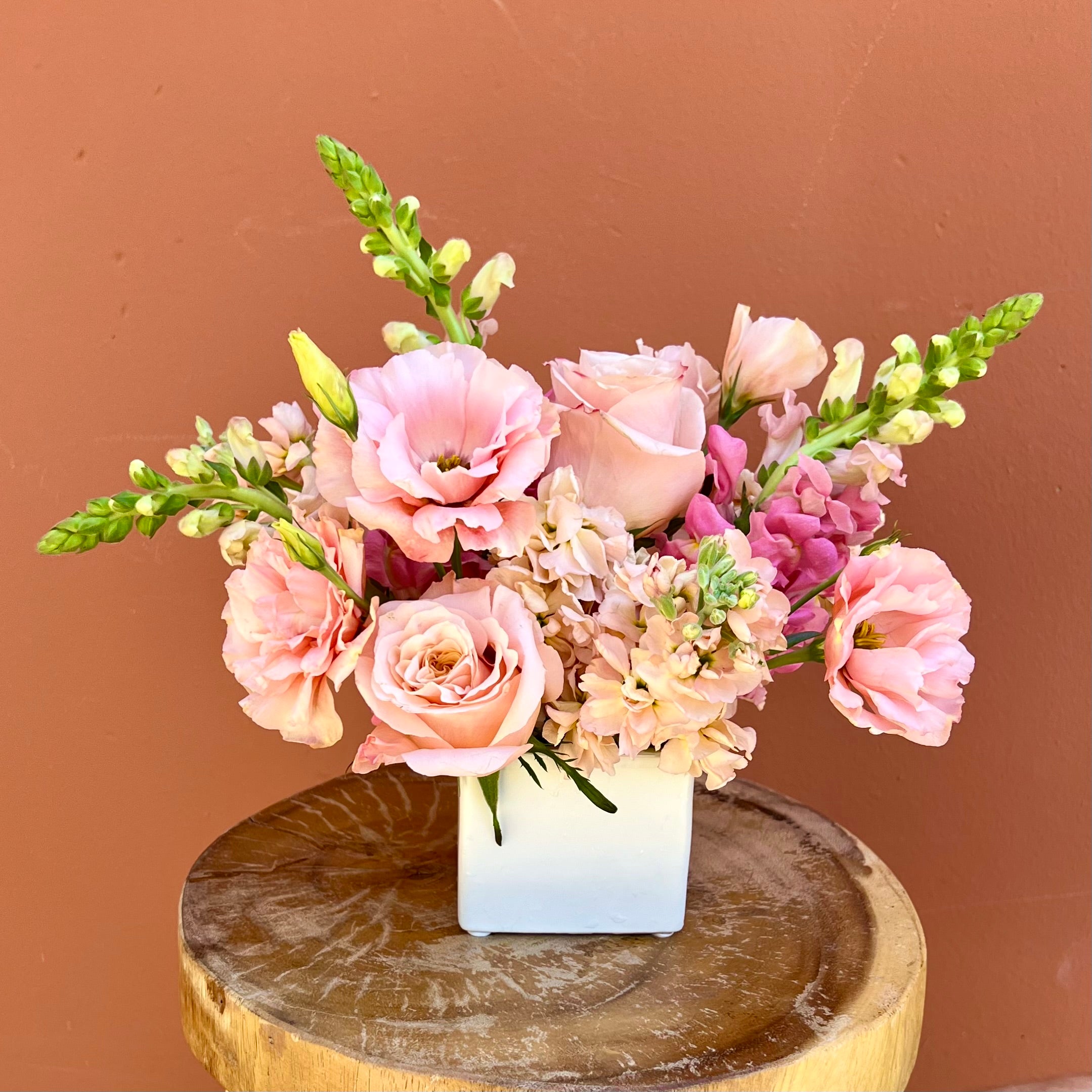 The English Garden: Contemporary Florist for Simi Valley