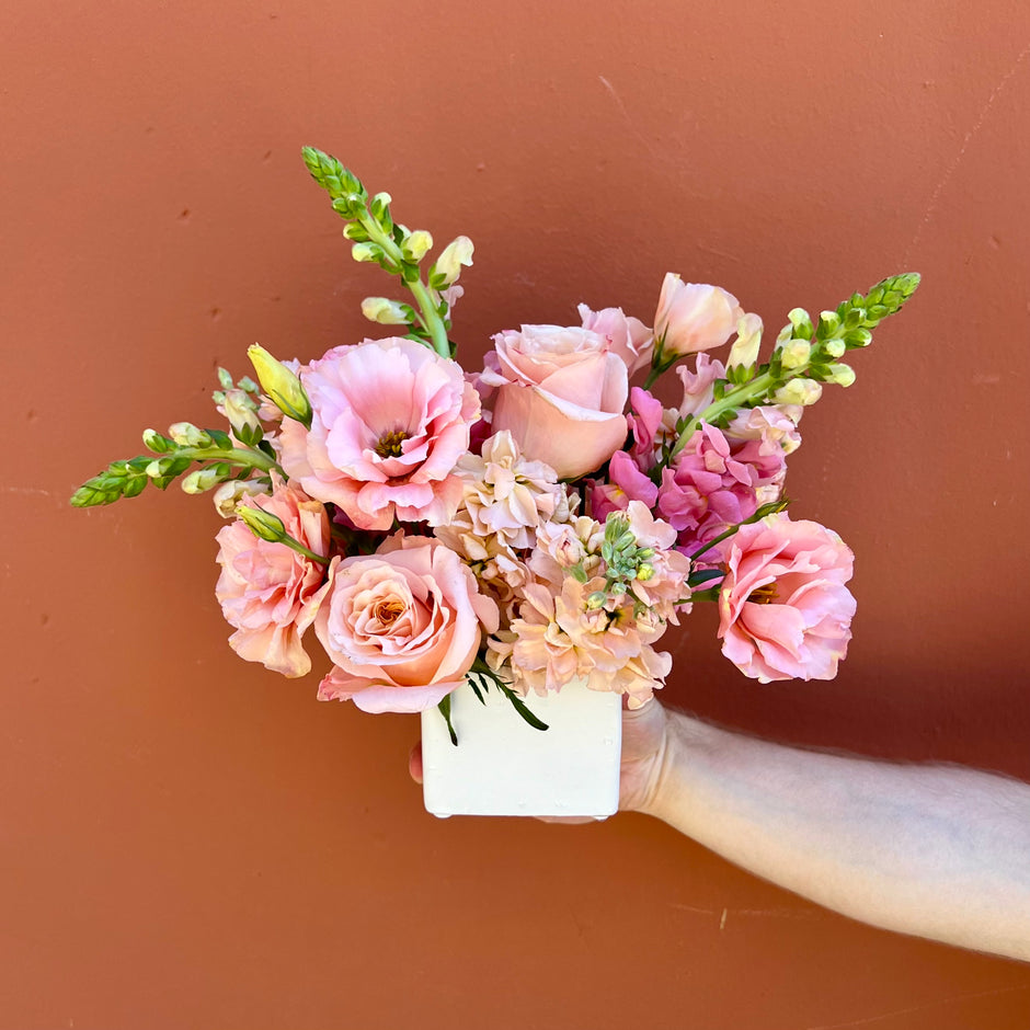 The English Garden: Contemporary Florist for Simi Valley
